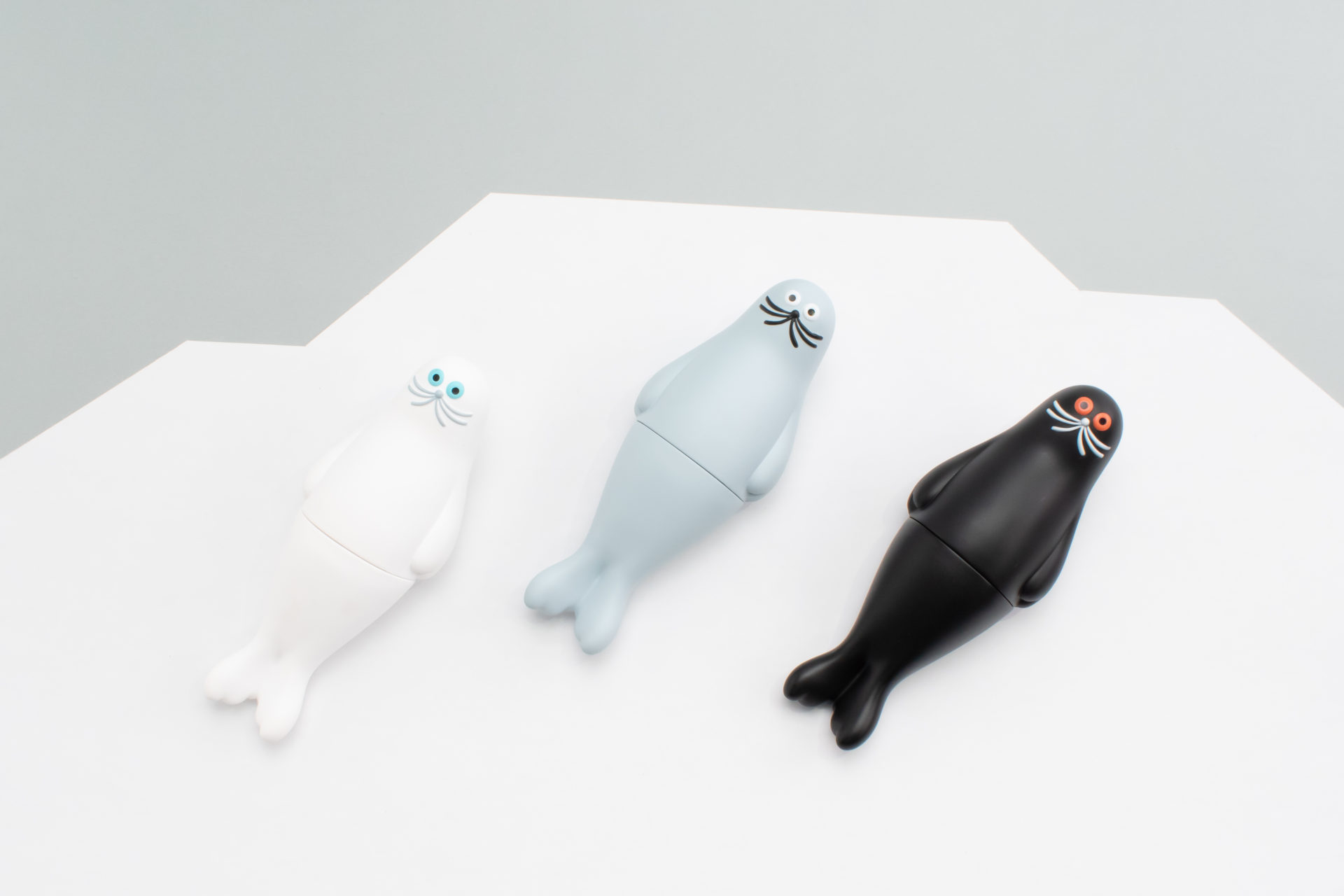 イラストレーター ・umao による新作アートピース「アザラシ」「MY GHOST HEDGEHOG」が11月5日から発売。 | 中空工房 ...